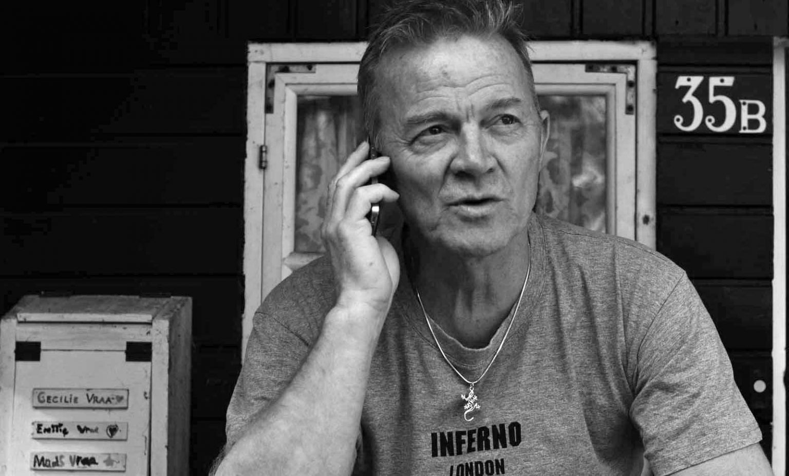 Om Mich Vraa | Anmelderrost forfatter | Officiel Hjemmeside